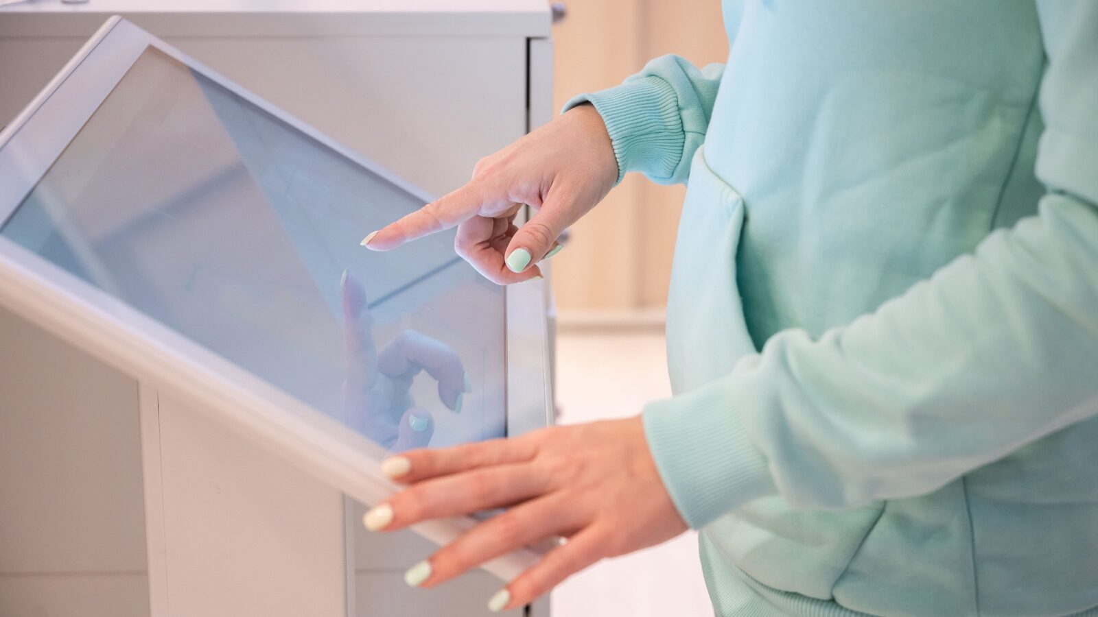 Pros and Cons of Self-Service Kiosks in Healthcare Settings